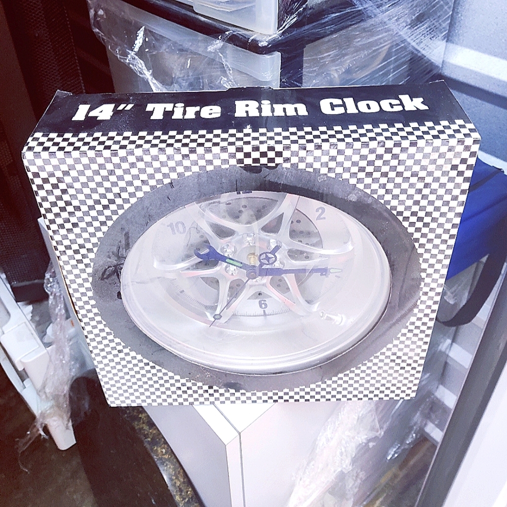 14" Tire Rim Clock - Gem